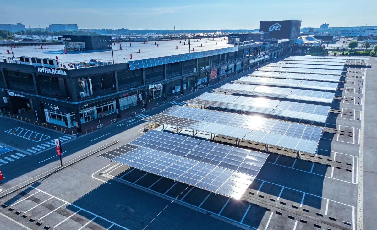ソーラーカーポートが常識を変える！ジョイフル本田が環境に優しい駐車場を実現 - サードニュース